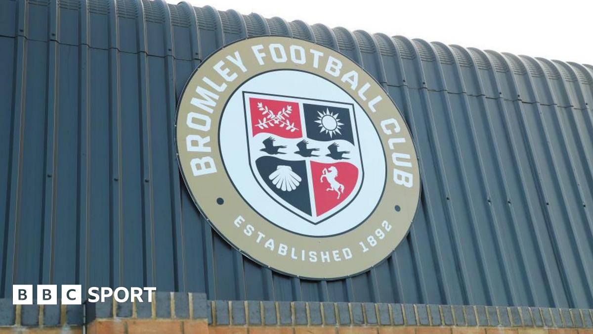 Sam Long: Goalkeeper joins Bromley from Lincoln City - BBC Sport