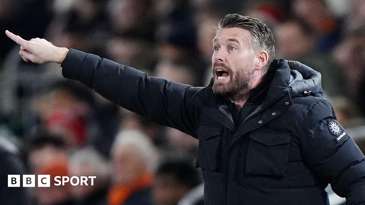 Rob Edwards: Luton boss says he will not walk away from job - BBC Sport