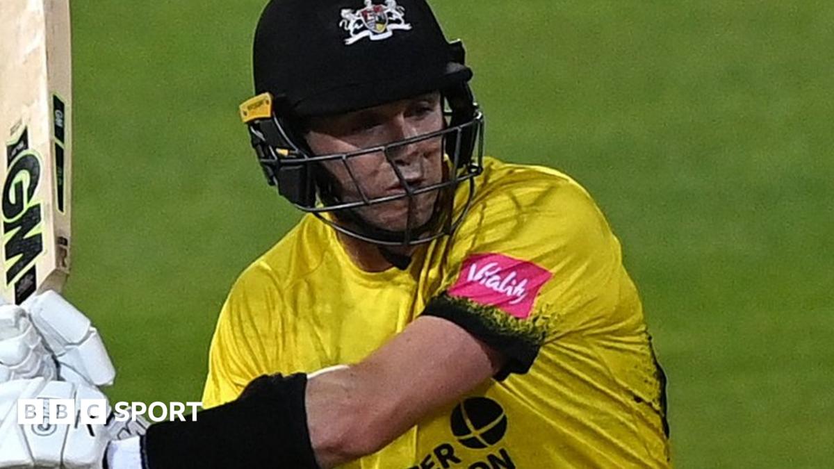 Ian Cockbain: Gloucestershire batsman signs new contract - BBC Sport