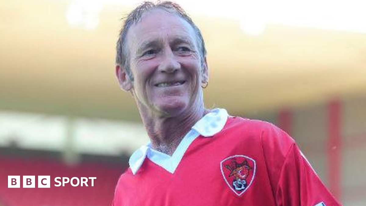 Gerry Gow: Former Bristol City midfielder dies aged 64 - BBC Sport