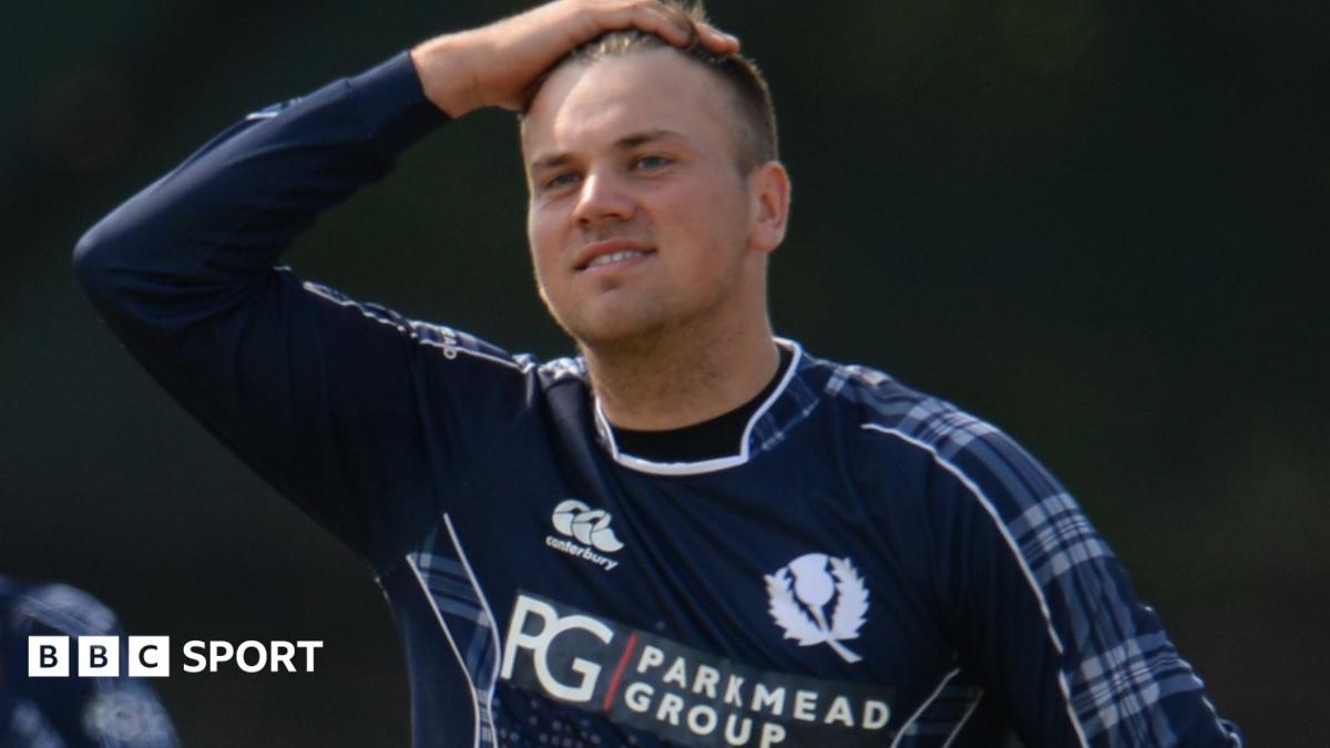 Mark Watt: Derbyshire sign Scotland international spinner - BBC Sport