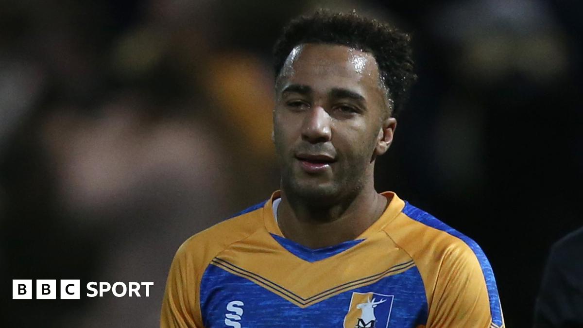 Nicky Maynard agrees new terms with Mansfield Town - BBC Sport