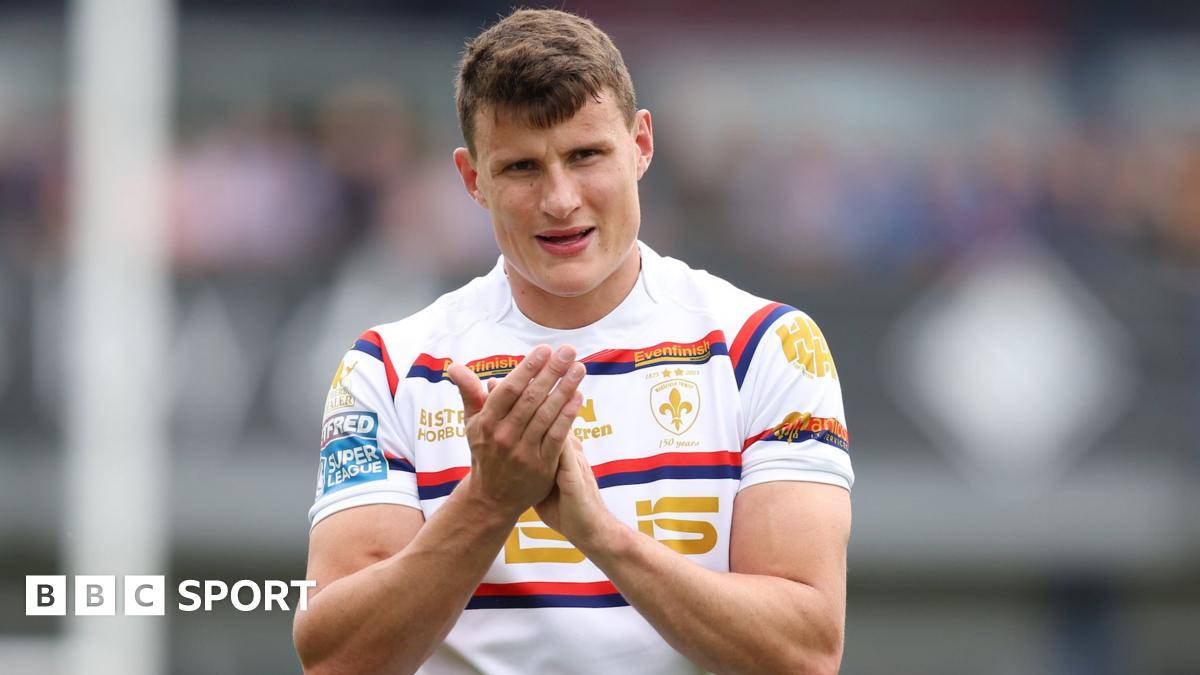 Super League: Wakefield Trinity 42-6 Warrington Wolves - Innes Senior ...
