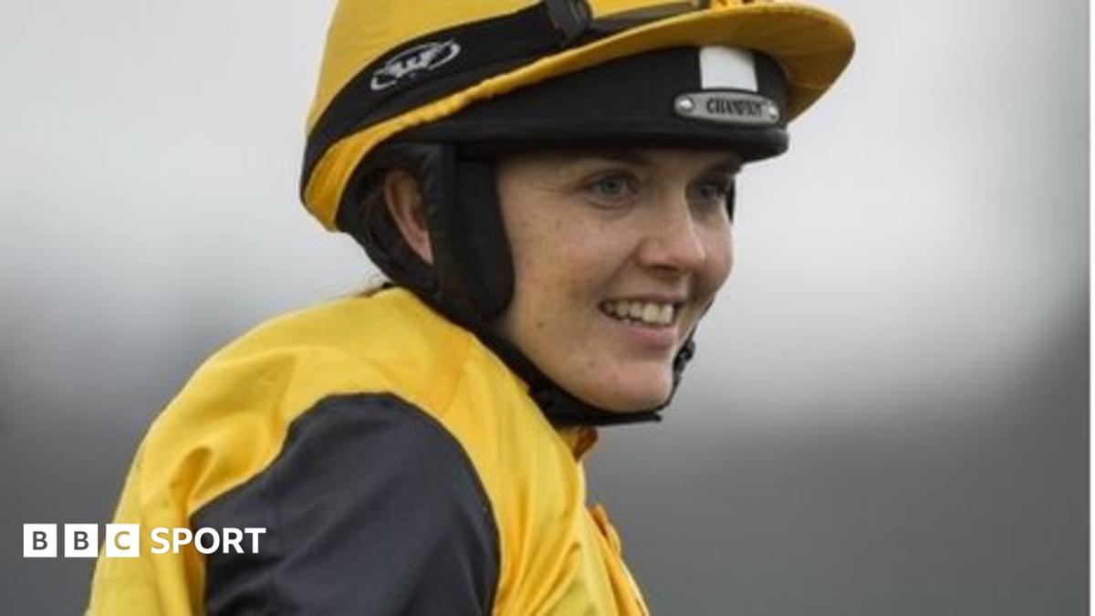 Victoria Pendleton completes first point-to-point race as jockey - BBC ...