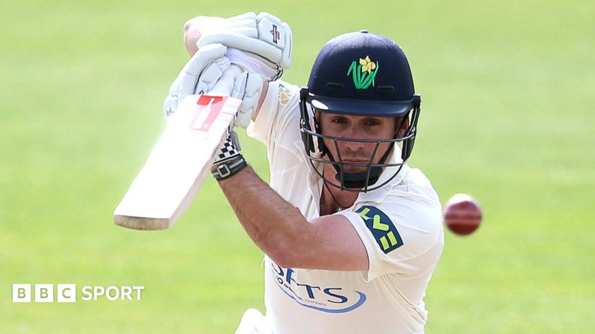 Glamorgan cricket: Mark Wallace signs contract extension - BBC Sport