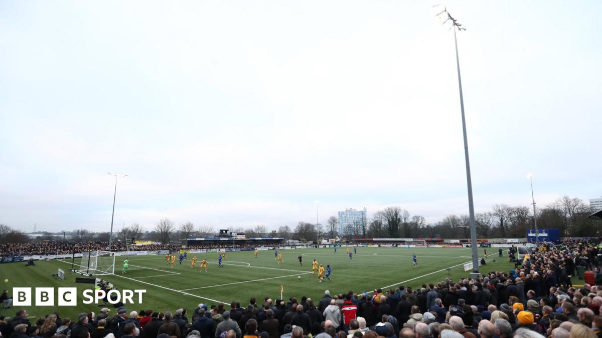 Moses Emmanuel: Former Dover FC winger joins Sutton United - BBC Sport