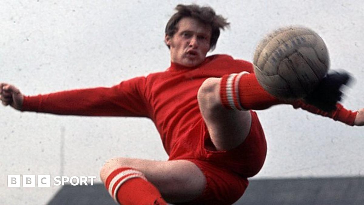 Six former players added to Scotltish football's hall of fame - BBC Sport