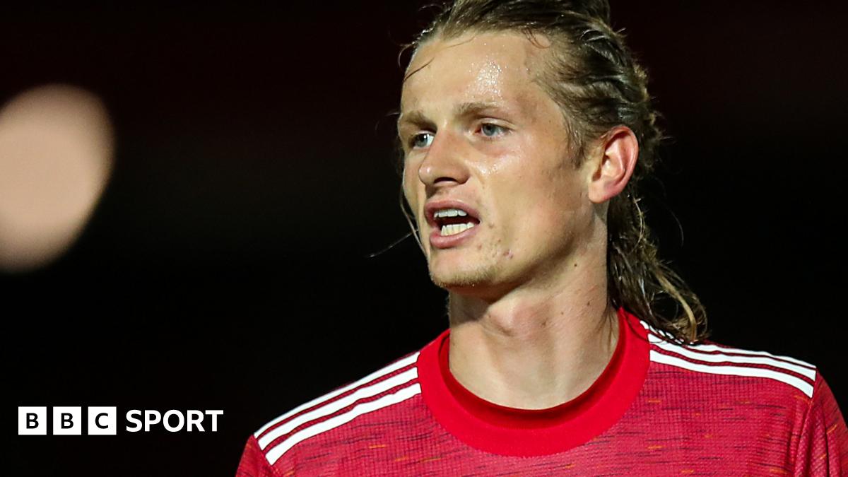 Max Taylor: Rochdale sign ex-Manchester United defender on one-year ...