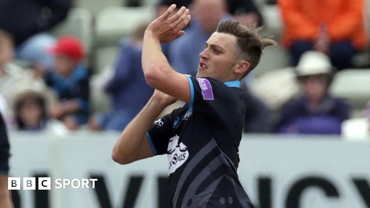 Ed Barnard: Worcestershire seamer signs new three-year deal - BBC Sport