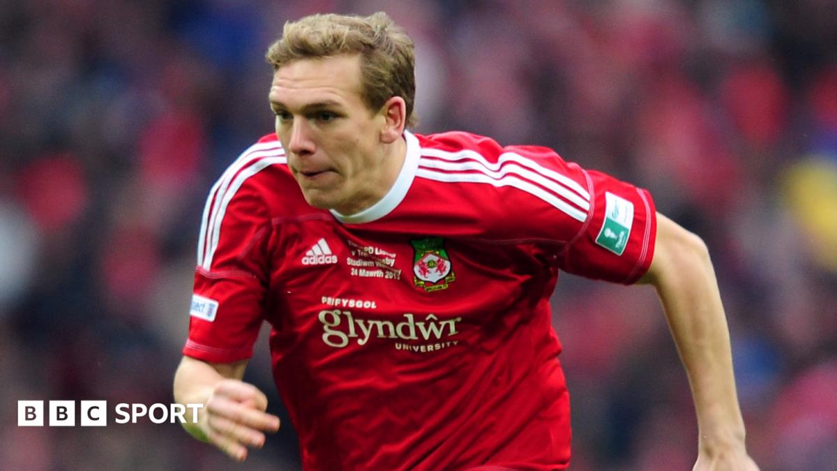 Danny Wright: Cheltenham Town sign former Kidderminster striker - BBC Sport