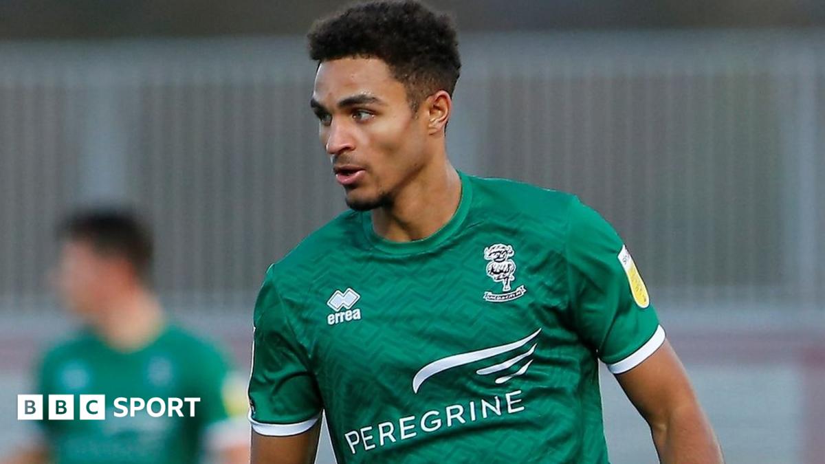 Walsall sign Max Melbourne and Derick Osei Yaw on loan - BBC Sport