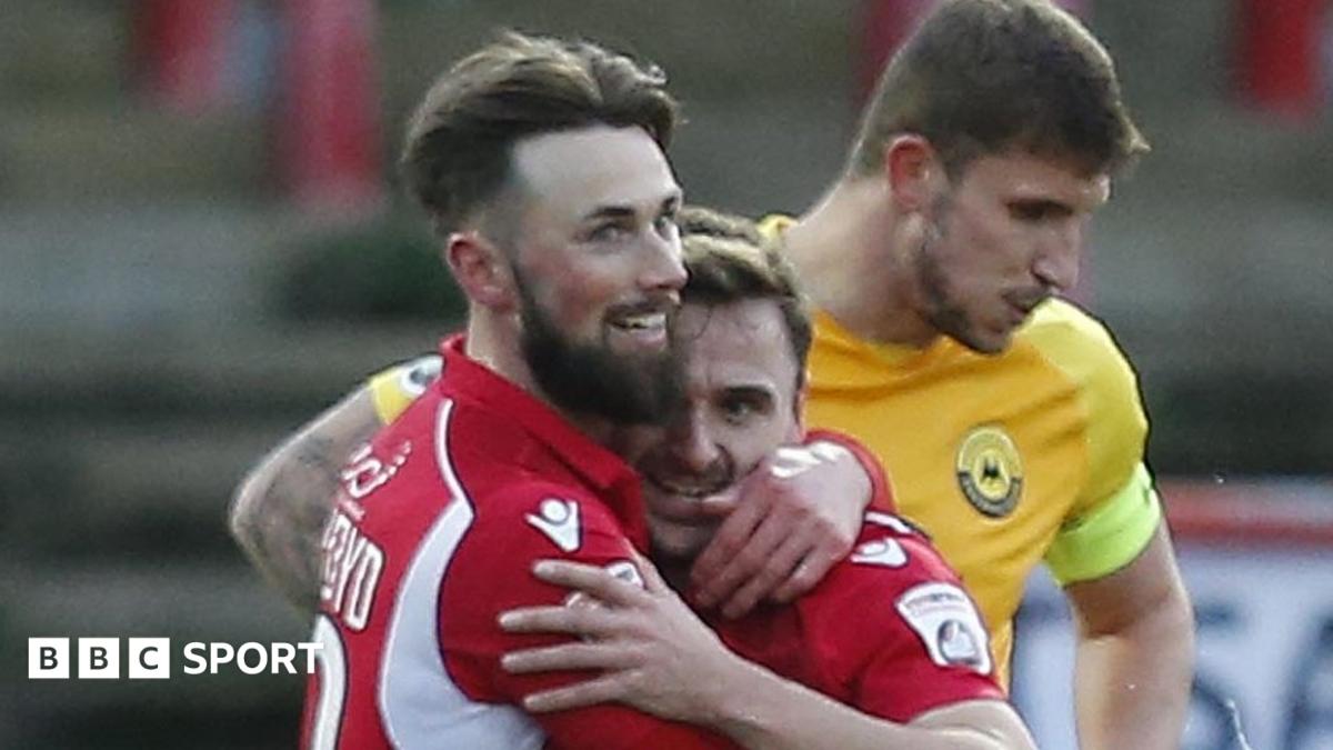 FC Halifax Town 2-1 Wrexham - BBC Sport