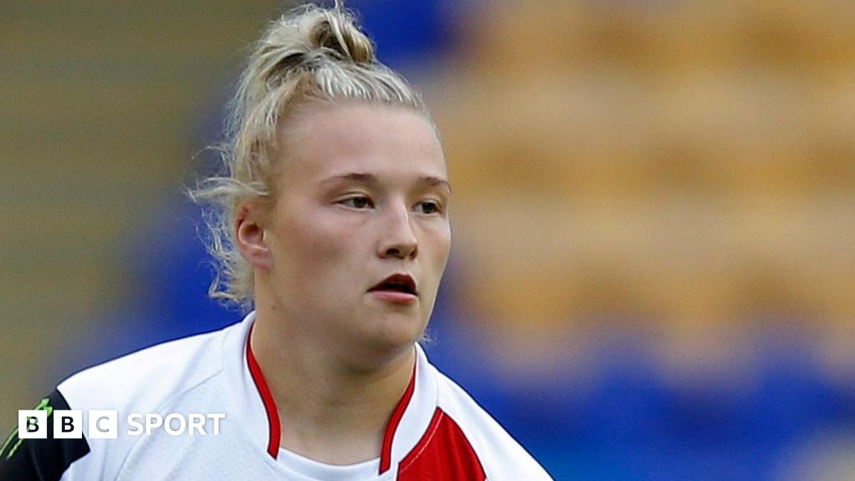 Georgia Roche: Leeds Rhinos sign England international from Castleford ...