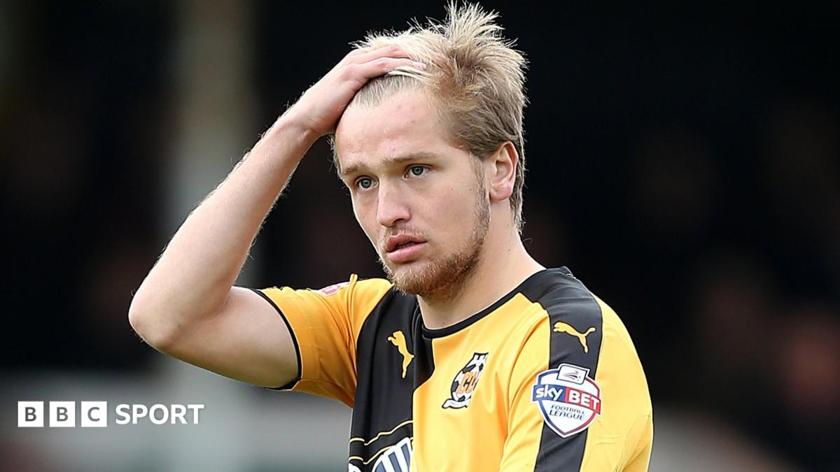 Luke Berry: Cambridge United midfielder wants to leave - BBC Sport