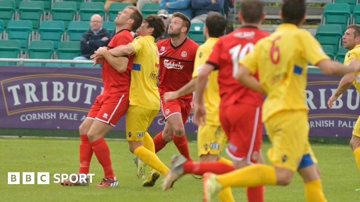 Truro City boss Steve Tully eyes three new signings - BBC Sport
