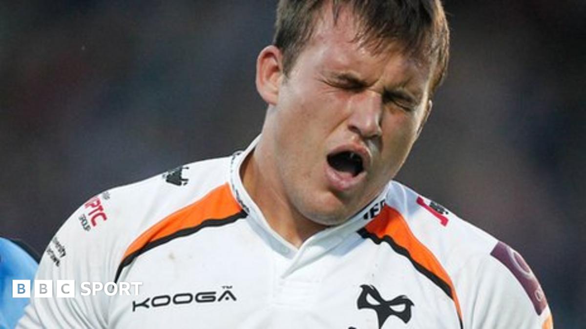 Ospreys' back-row Tom Smith retires with knee injury - BBC Sport