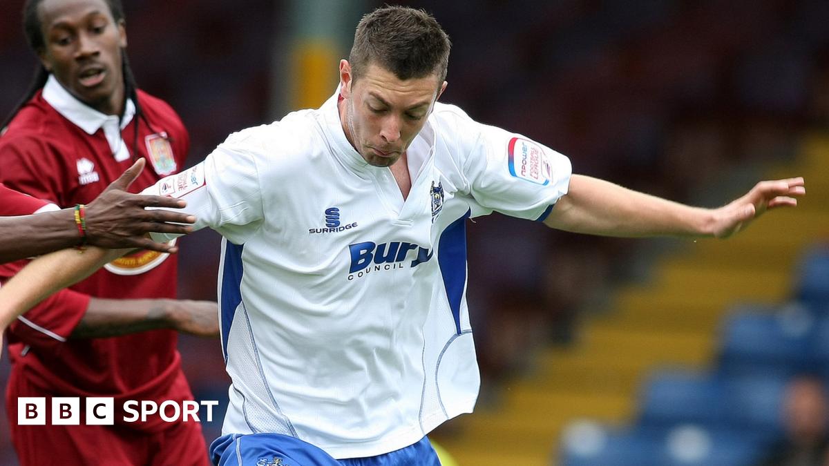 Andy Haworth: Torquay sign winger on non-contract terms - BBC Sport