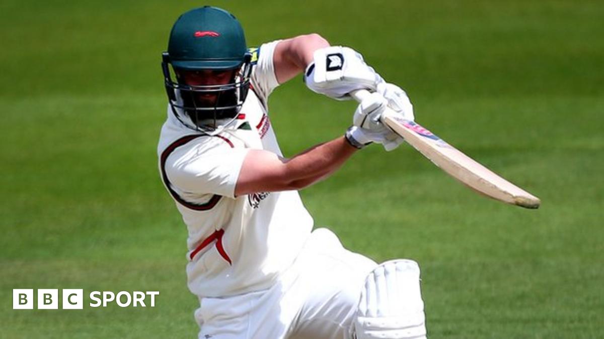 Leicestershire release Alex Wyatt and Neil Pinner - BBC Sport