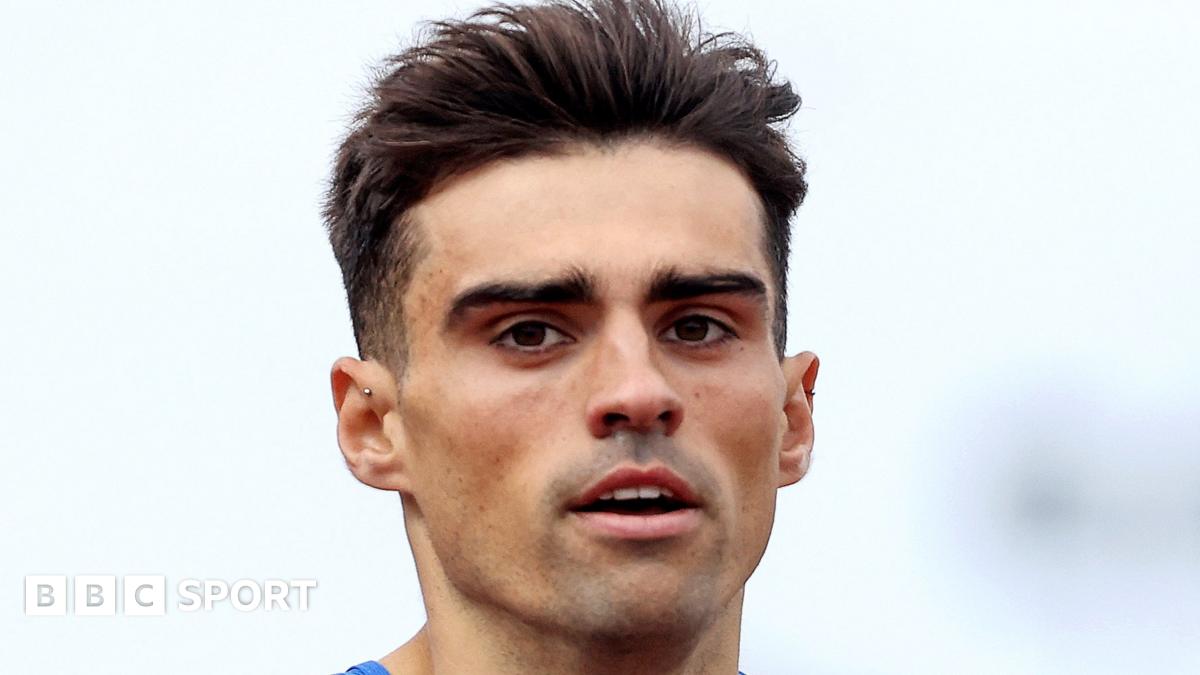 Andrew Coscoran: Irish miler clinches victory in New York - BBC Sport