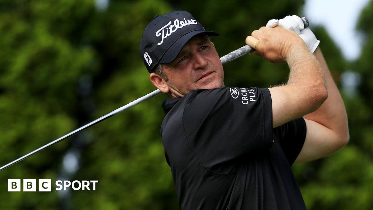 Jason Bohn, 42, suffers heart attack during Honda Classic - BBC Sport