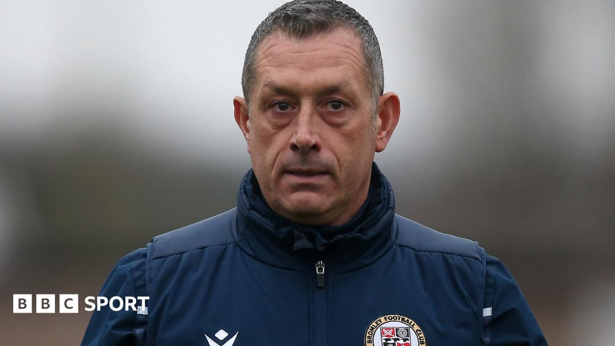 Neil Smith: Bromley sack manager after five years in charge - BBC Sport