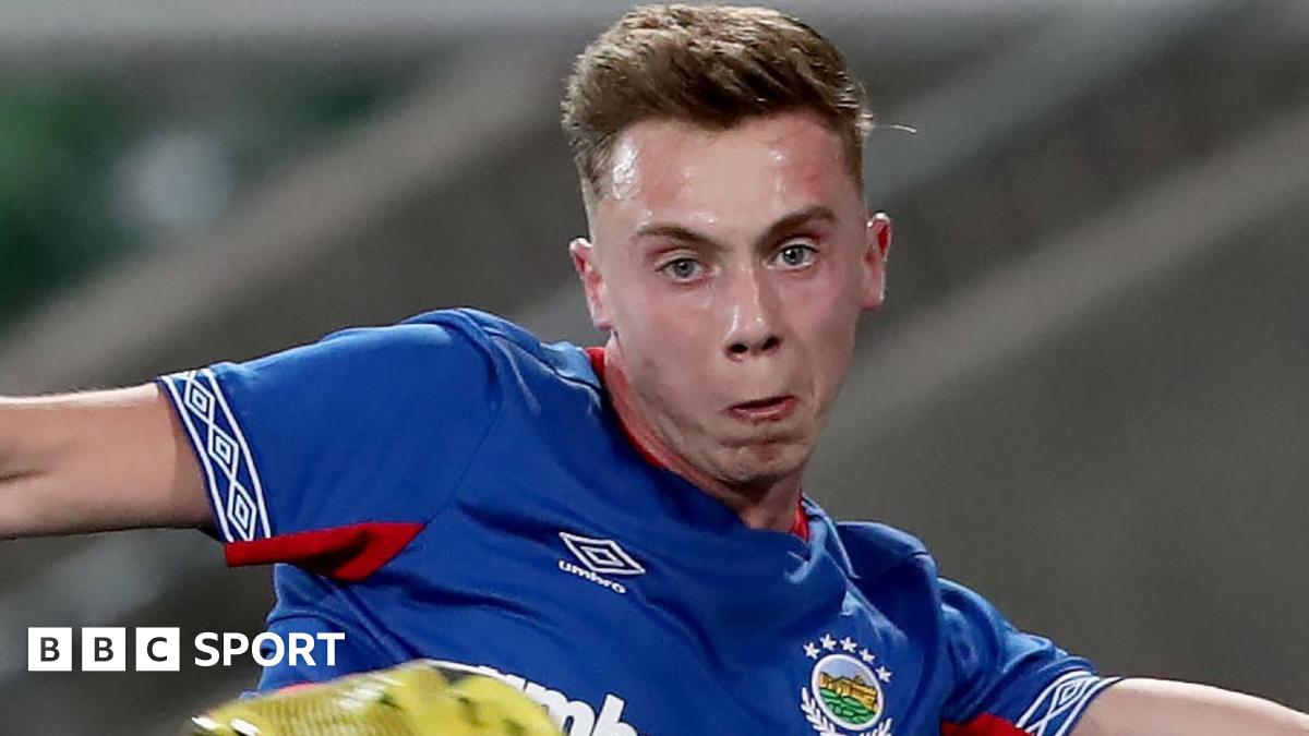 Coleraine sign striker Matthew Shevlin from Linfield - BBC Sport
