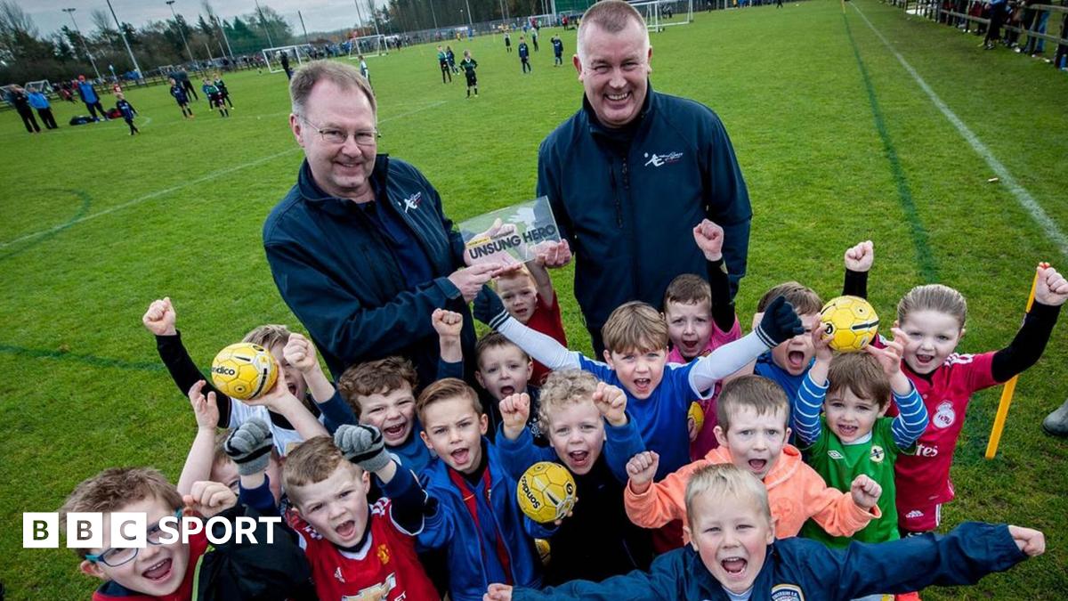 Youth football volunteer Andy Alcorn wins NI Unsung Hero - BBC Sport