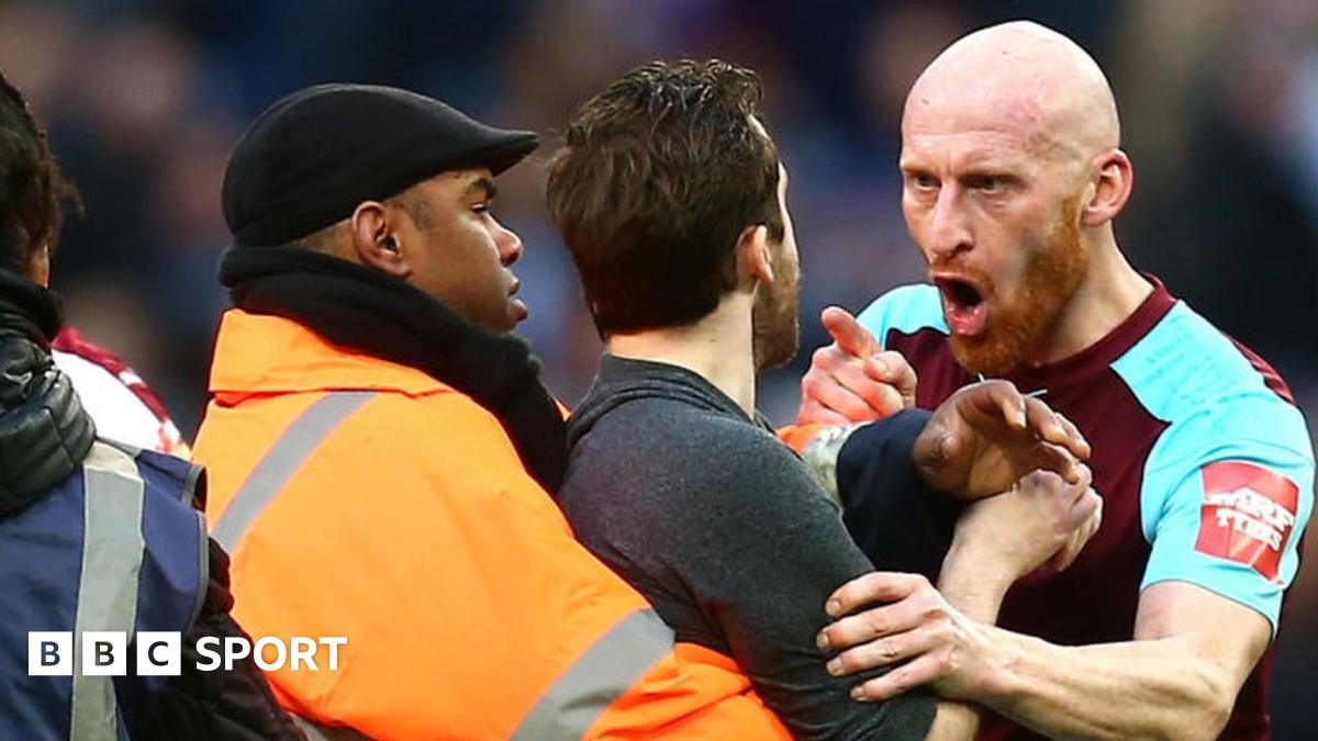 West Ham want life bans for London Stadium pitch invaders - BBC Sport