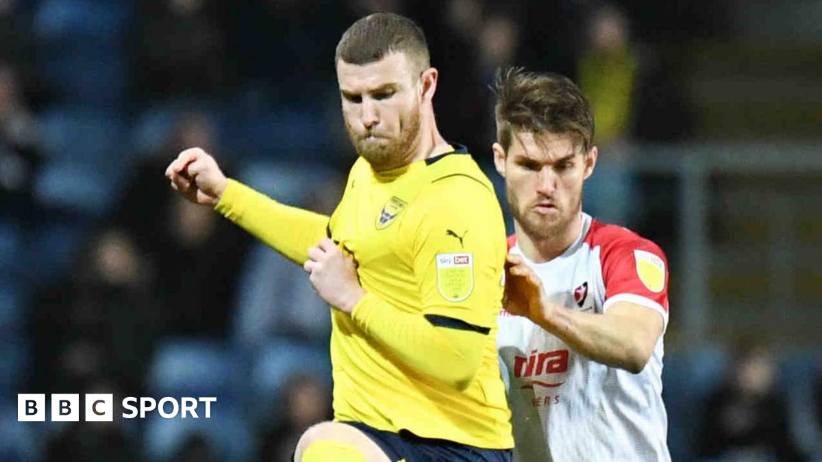 Sam Winnall: Burton Albion re-sign former Oxford United striker - BBC Sport