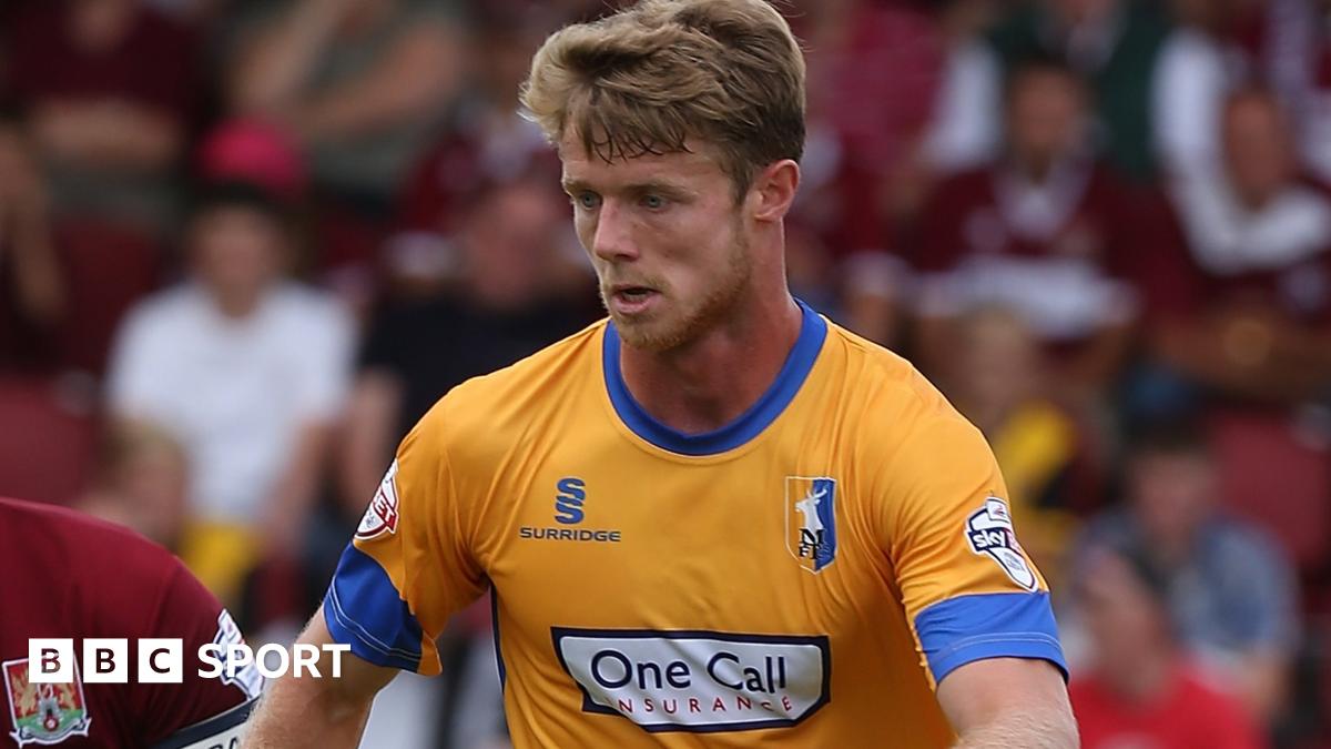 Torquay United release strikers Alex Fisher and Bayan Fenwick - BBC Sport
