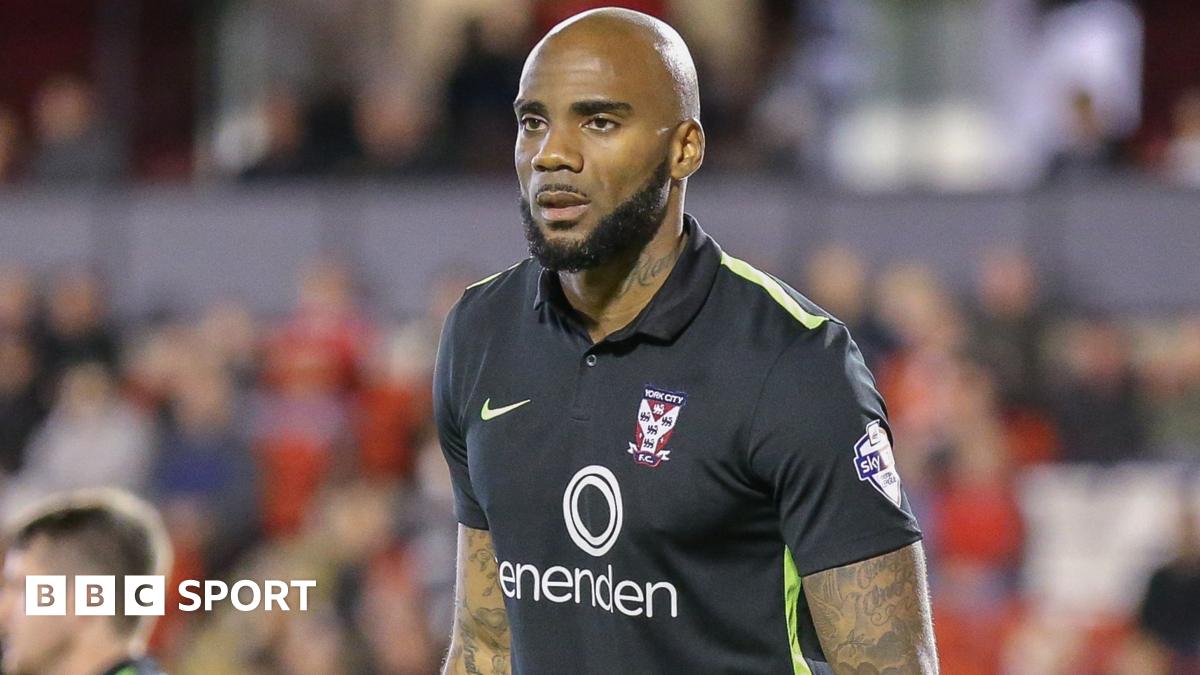 Emile Sinclair: York City striker joins Guiseley AFC on loan - BBC Sport