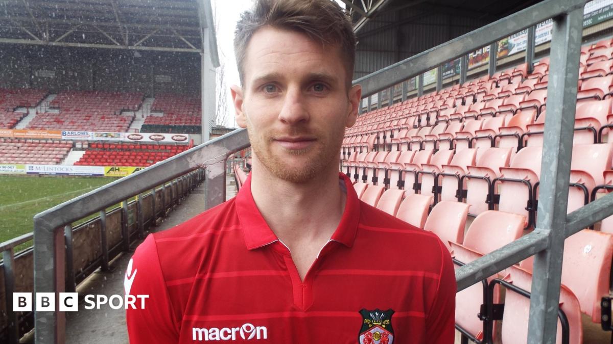 Wrexham sign Franks to boost National League promotion bid - BBC Sport