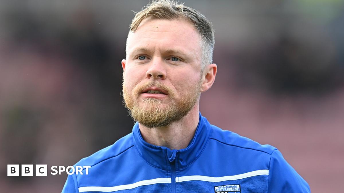 Aiden O'Brien: Sutton United sign Shrewsbury Town striker on loan - BBC ...