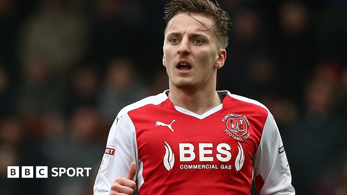George Glendon: Carlisle United sign Fleetwood Town midfielder - BBC Sport