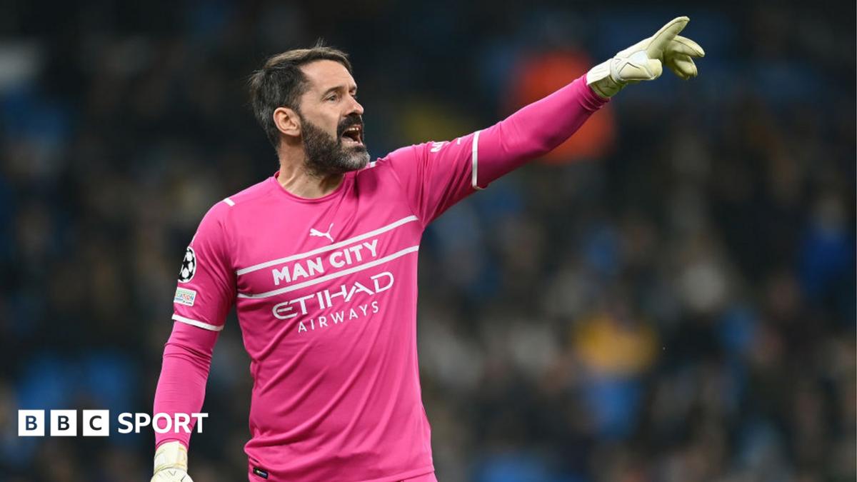 Manchester City goalkeeper Scott Carson signs new one-year deal - BBC Sport