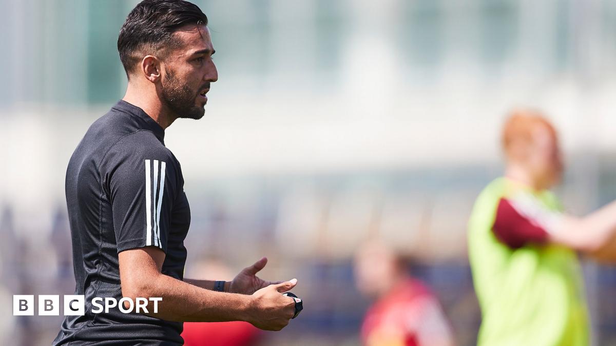 Neil Taylor looks to help new generation of Welsh stars - BBC Sport