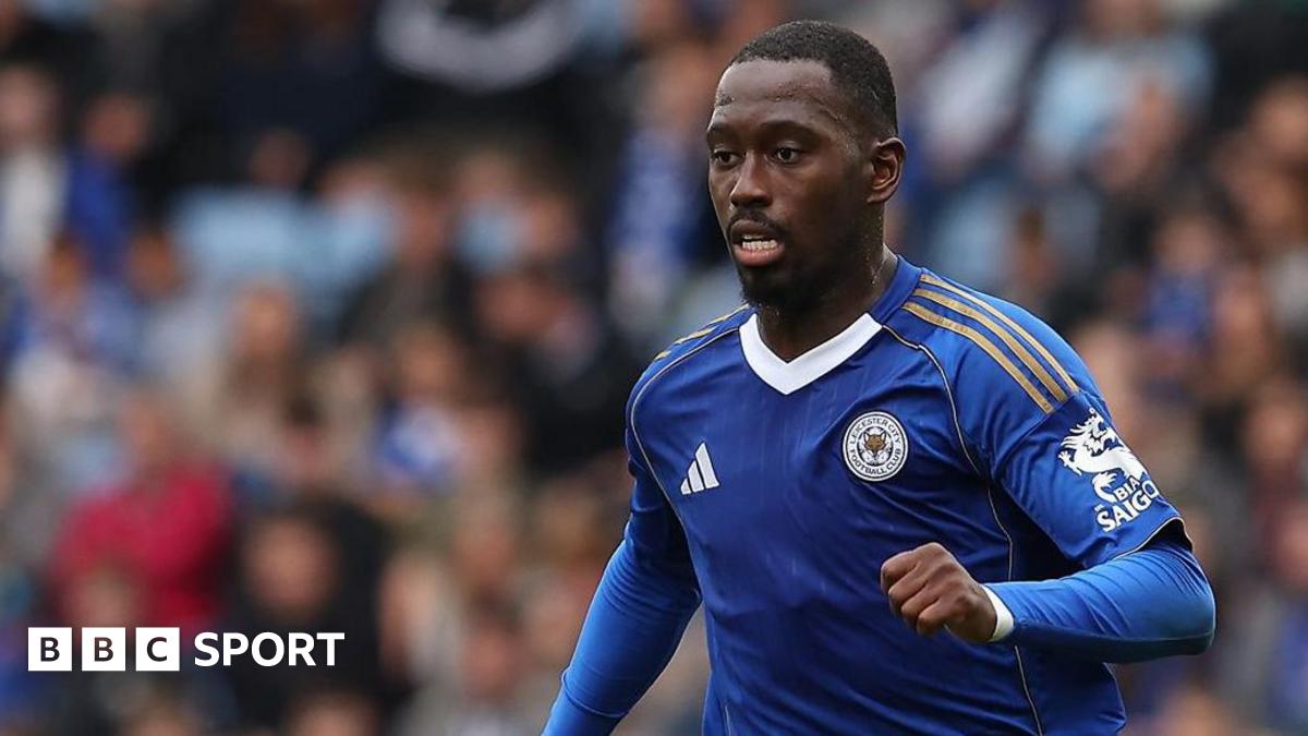 Boubakary Soumare: Midfielder leaves Leicester City for Qatar - BBC Sport