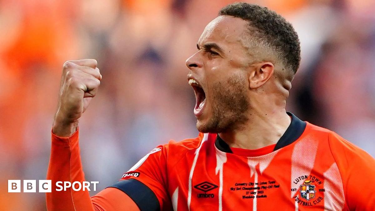 Carlton Morris: Luton Town's top scorer last season signs contract ...