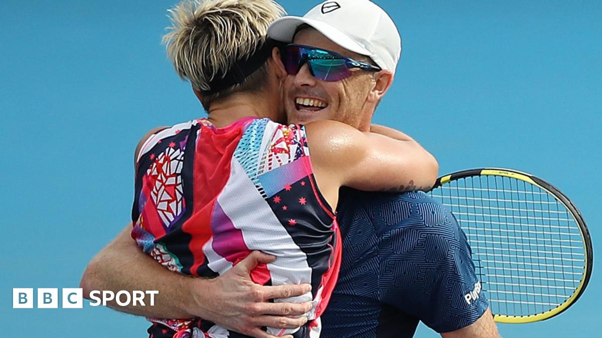 Australian Open: Jamie Murray & Bethanie Mattek-Sands into mixed doubles second round - BBC Sport