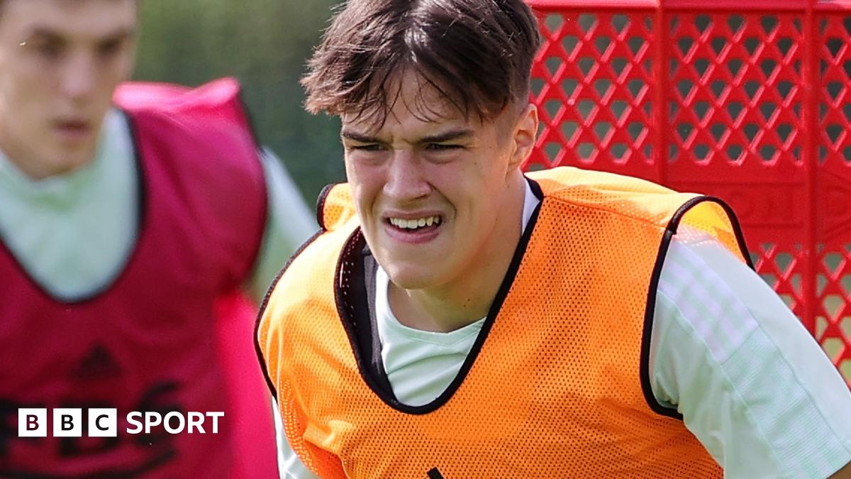 Jacob Wakeling: Barrow sign Leicester City striker on loan - BBC Sport