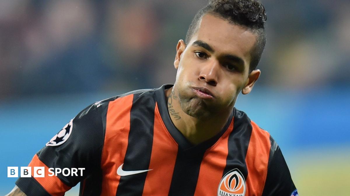 Alex Teixeira: Shakhtar midfielder in 50m euro move to China - BBC Sport