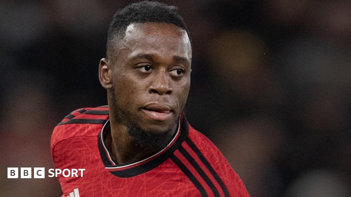 Manchester United: Aaron Wan-Bissaka among three players to extend ...