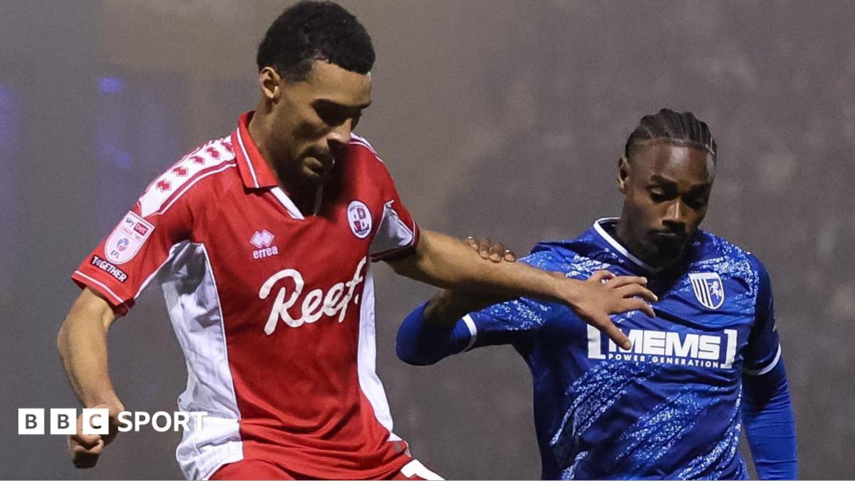 Louis Flower: Crawley Town striker joins Woking on loan - BBC Sport