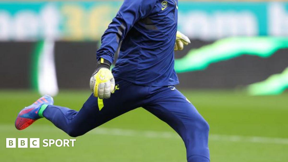 Gunter signs first professional Spurs contract - BBC Sport