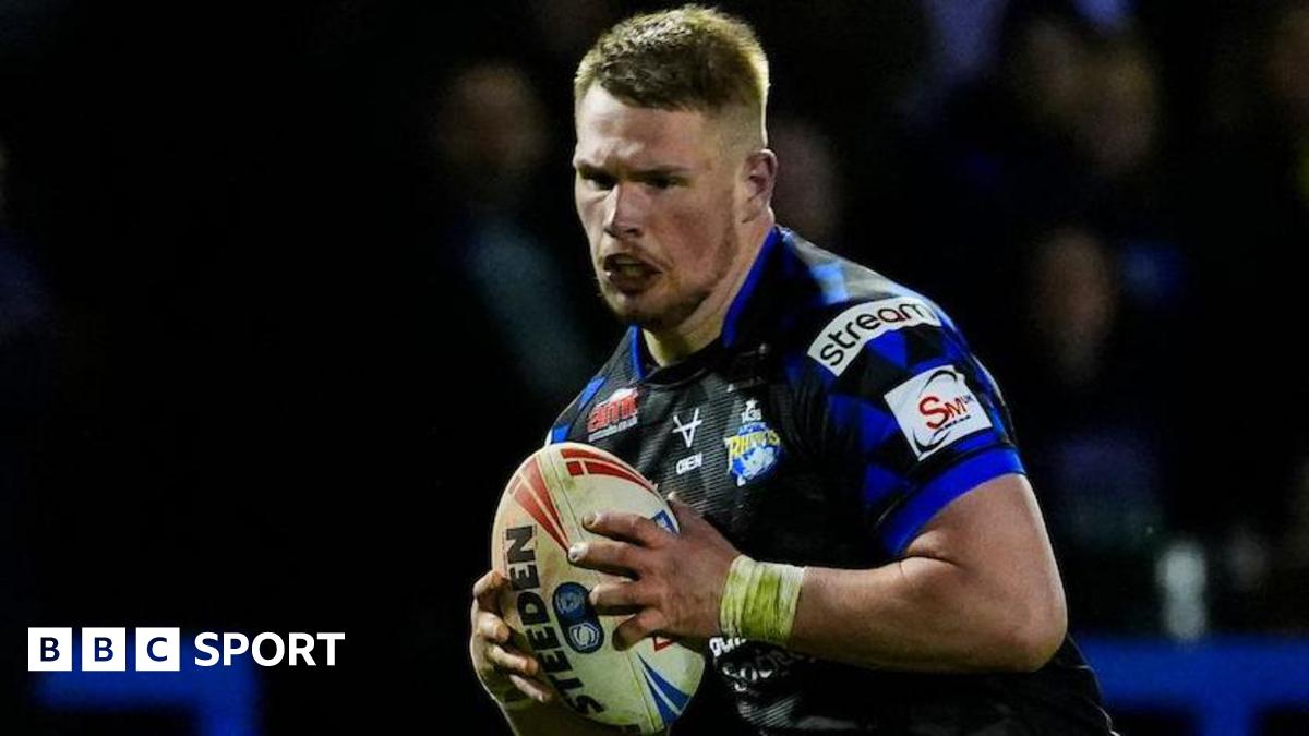 Tom Holroyd: Leeds Rhinos prop signs contract extension - BBC Sport