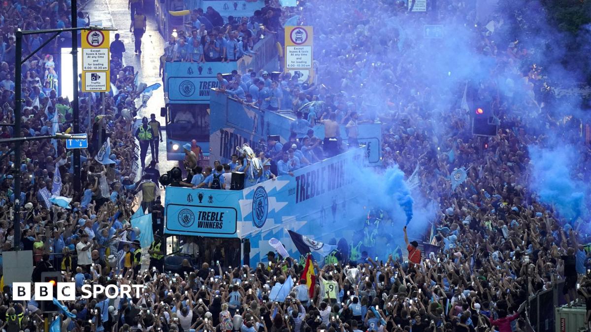 Manchester City victory parade live: Watch team's Treble victory parade ...