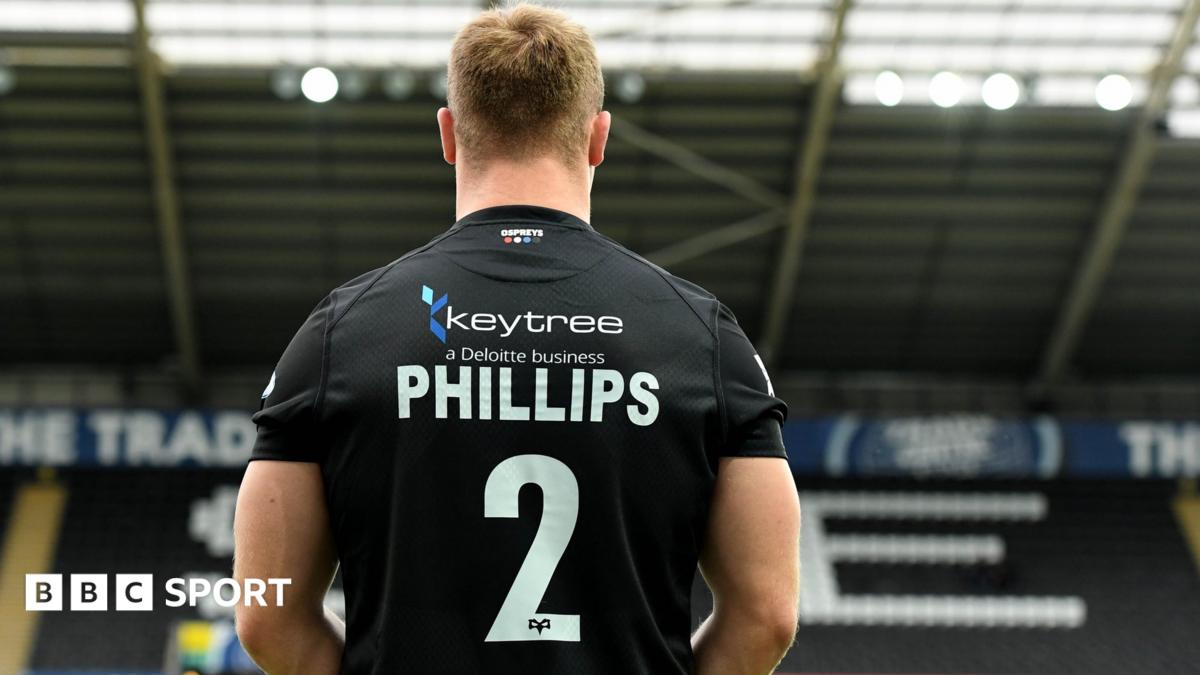 Ifan Phillips: Ospreys head coach Toby Booth reflects on 'emotional ...