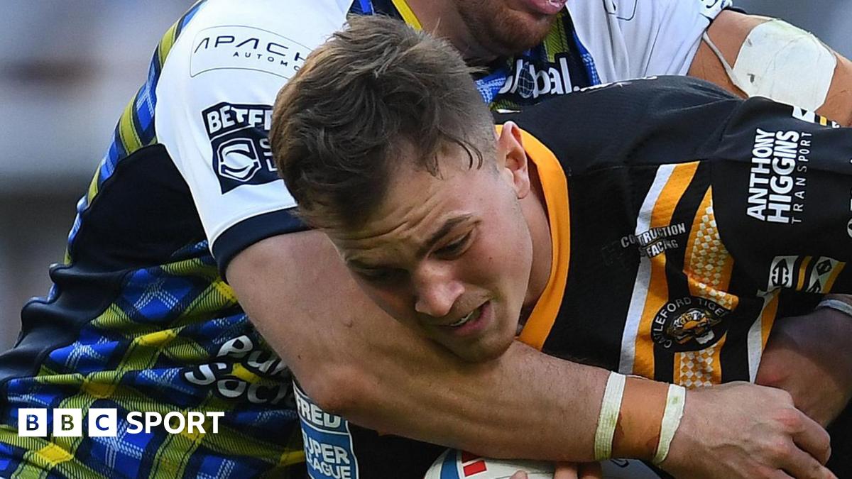 Sam Hall agrees new two-year contract with Castleford Tigers - BBC Sport