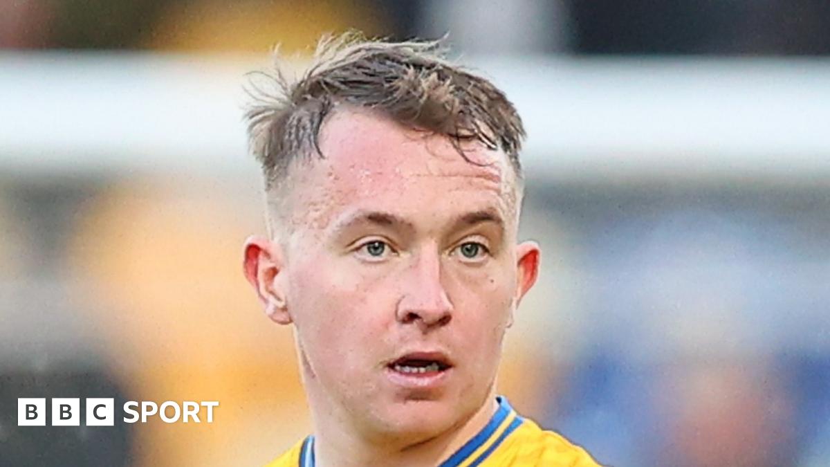 Louis Reed: Mansfield midfielder signs new deal to June 2025 - BBC Sport