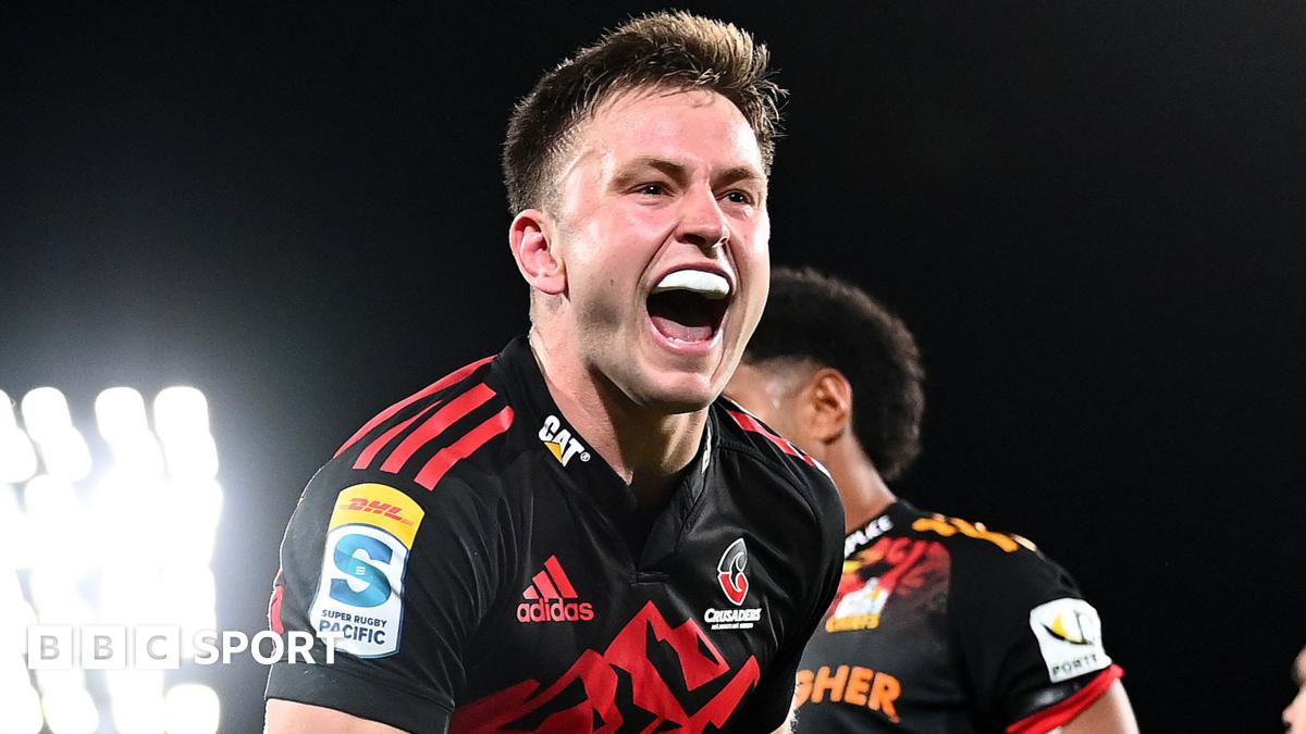 Fergus Burke: Saracens agree deal with Crusaders fly-half - BBC Sport